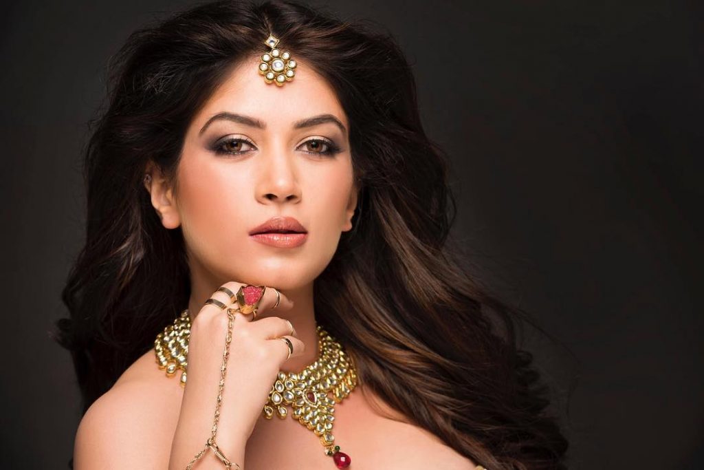 Bandgi Kalra Wiki, Age, Boyfriend, Family, Biography & More - WikiBio