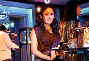 Ami Modi Wiki, Age, Husband, Family, Caste, Controversy, Biography ...