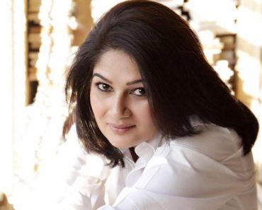Resham Tipnis Wiki, Age, Husband, Family, Caste, Biography & More - WikiBio