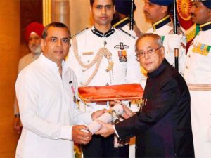 Paresh Rawal Wiki, Age, Wife, Children, Family, Biography - WikiBio