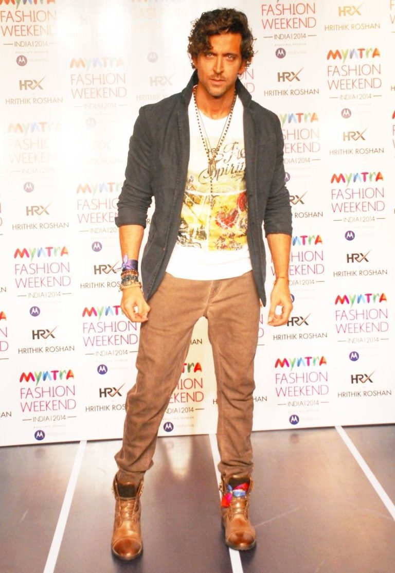 Hrithik Roshan Wiki, Height, Age, Girlfriend, Wife, Children, Family ...