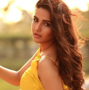 Jasmin Bhasin Wiki, Height, Age, Boyfriend, Family, Biography - WikiBio