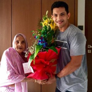 Aditya Narayan Wiki, Age, Girlfriend, Wife, Children, Family, Biography ...
