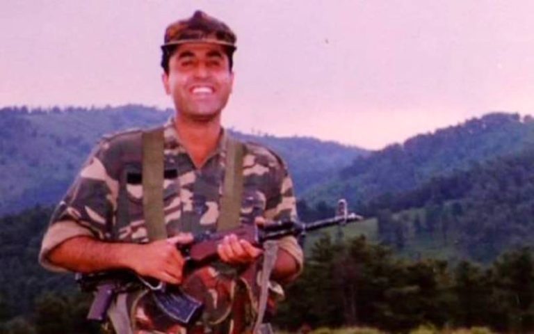 Captain Vikram Batra Wiki, Girlfriend, Family, Death, Story, Biography ...