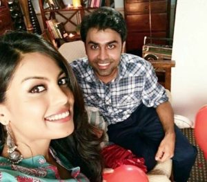 Jitendra Kumar (Jeetu, TVF) Wiki, Age, Girlfriend, Family, Biography - WikiBio