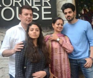 Zarina Wahab Wiki, Age, Husband, Family, Biography & More - WikiBio