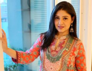Sunidhi Chauhan Wiki, Age, Husband, Children, Family, Biography - WikiBio