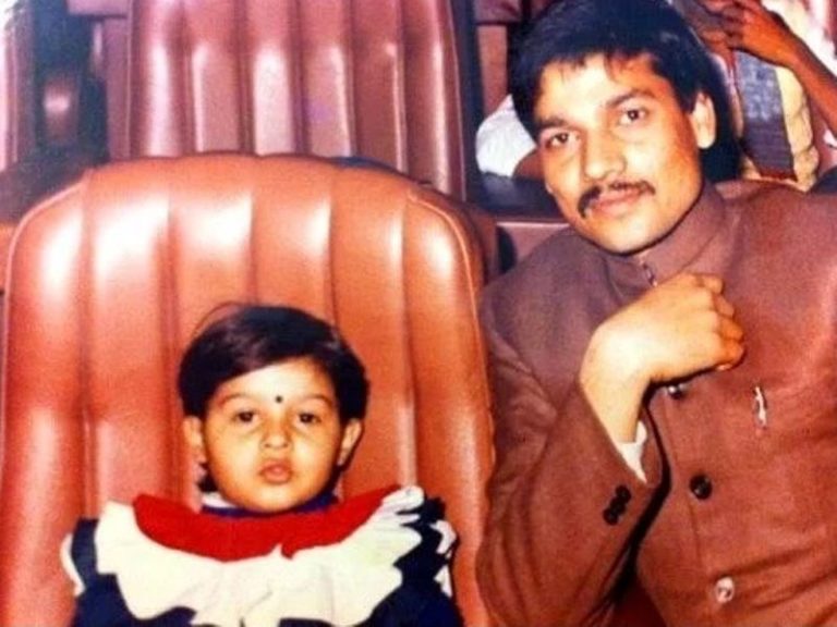 Sunidhi Chauhan Wiki, Age, Husband, Children, Family, Biography - WikiBio