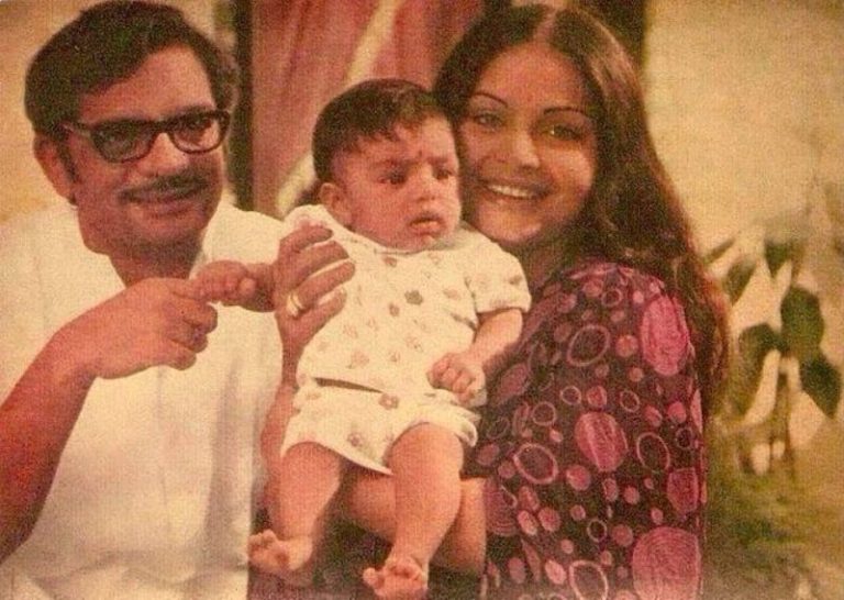 Gulzar Wiki, Age, Wife, Family, Children, Biography & More - WikiBio