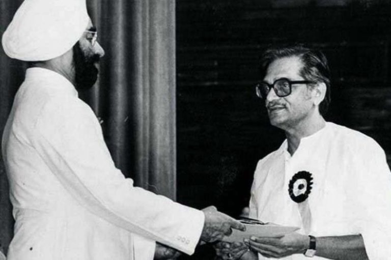 Gulzar Wiki, Age, Wife, Family, Children, Biography & More - WikiBio