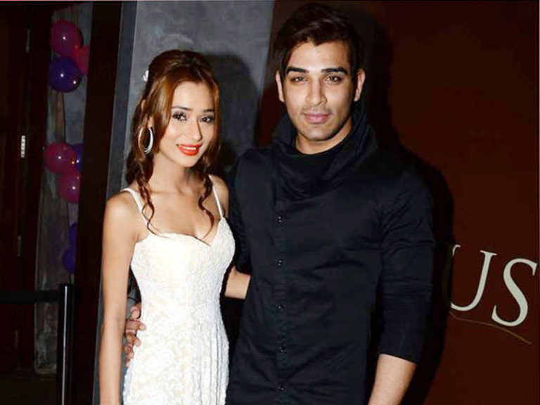 Paras Chhabra Wiki, Age, Girlfriend, Wife, Family, Biography & More ...