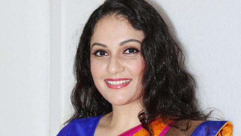Gracy Singh Wiki, Age, Boyfriend, Husband, Family, Biography & More ...
