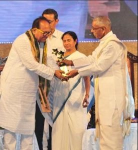 Dipankar De Wiki, Age, Girlfriend, Wife, Family, Biography & More - WikiBio