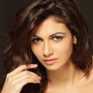 Simran Kaur Mundi Wiki, Age, Boyfriend, Husband, Family, Biography ...