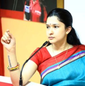 Meenakshi Joshi (News Anchor) Wiki, Age, Husband, Children, Family ...