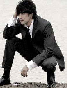 Amit Sadh Wiki, Age, Height, Girlfriend, Family, Biography & More - WikiBio