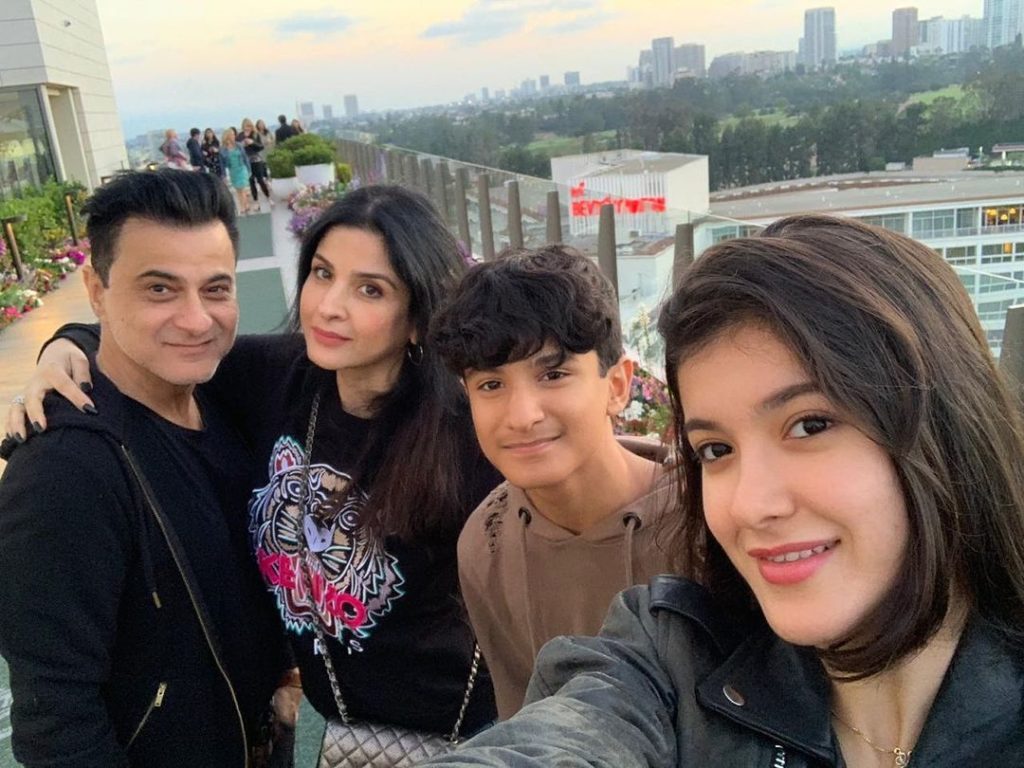 Maheep Kapoor Wiki, Height, Age, Boyfriend, Husband, Family, Biography ...