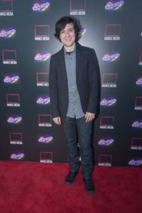 Josh Brener Wiki, Height, Age, Girlfriend, Wife, Family, Biography ...