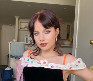 Ella Newton Wiki, Height, Age, Boyfriend, Family, Biography - WikiBio
