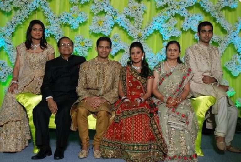 Vinati Saraf Mutreja Wiki, Age, Husband, Children, Family, Biography ...
