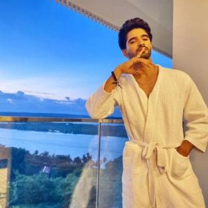Zeeshan Khan (Bigg Boss OTT) Wiki, Height, Age, Girlfriend, Family ...