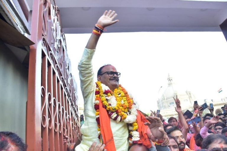 Brajesh Pathak Wiki, Age, Height, Caste, Wife, Children, Family ...