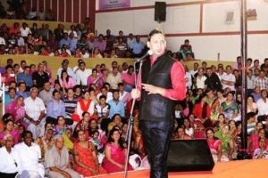 Suresh Albela Wiki, Height, Age, Wife, Children, Family, Biography ...