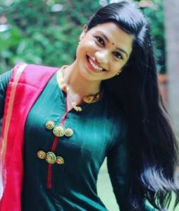 Amruta Pawar Wiki, Height, Age, Husband, Family, Biography & More - WikiBio