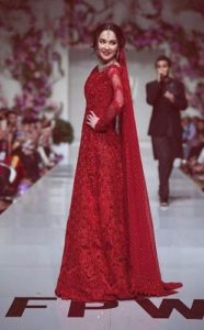 Hania Aamir Wiki, Height, Age, Boyfriend, Family, Biography - WikiBio