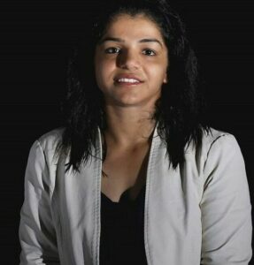 Sakshi Malik Wiki, Height, Weight, Age, Husband, Family, Biography ...