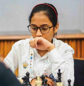 Divya Deshmukh Wiki, Age, Family, Biography - WikiBio