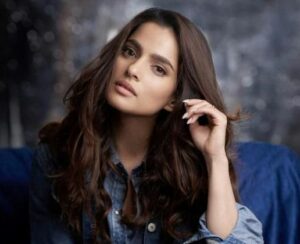 Priya Bapat Wiki, Age, Husband, Family, Biography & More - WikiBio