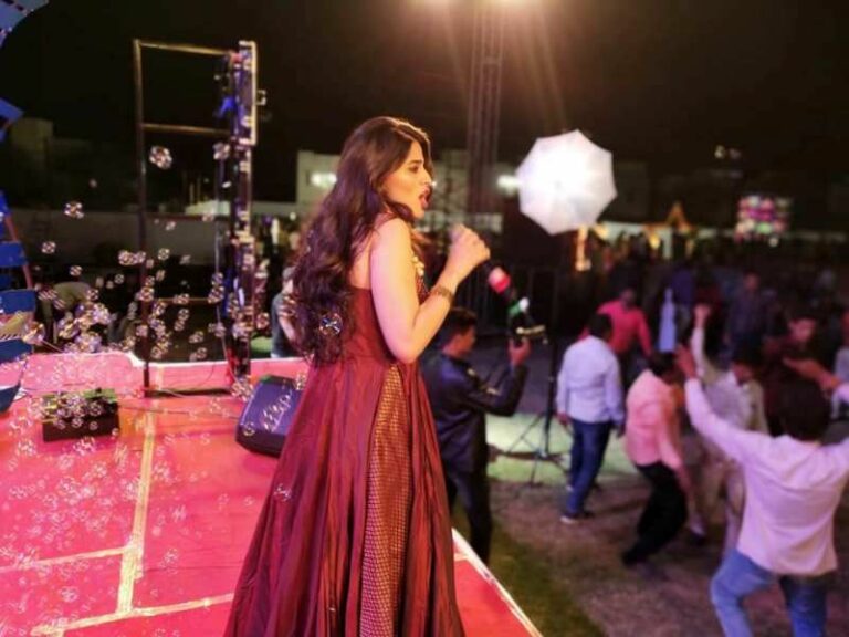 Neha Vaishnav Wiki, Height, Age, Boyfriend, Husband, Family, Biography ...