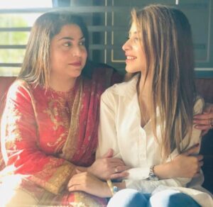 Kinza Hashmi Wiki, Age, Height, Boyfriend, Family, Biography & More ...