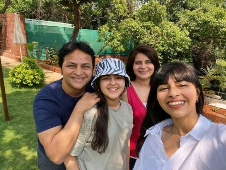 Renaye Tejani Wiki, Age, Family, Biography & More - WikiBio