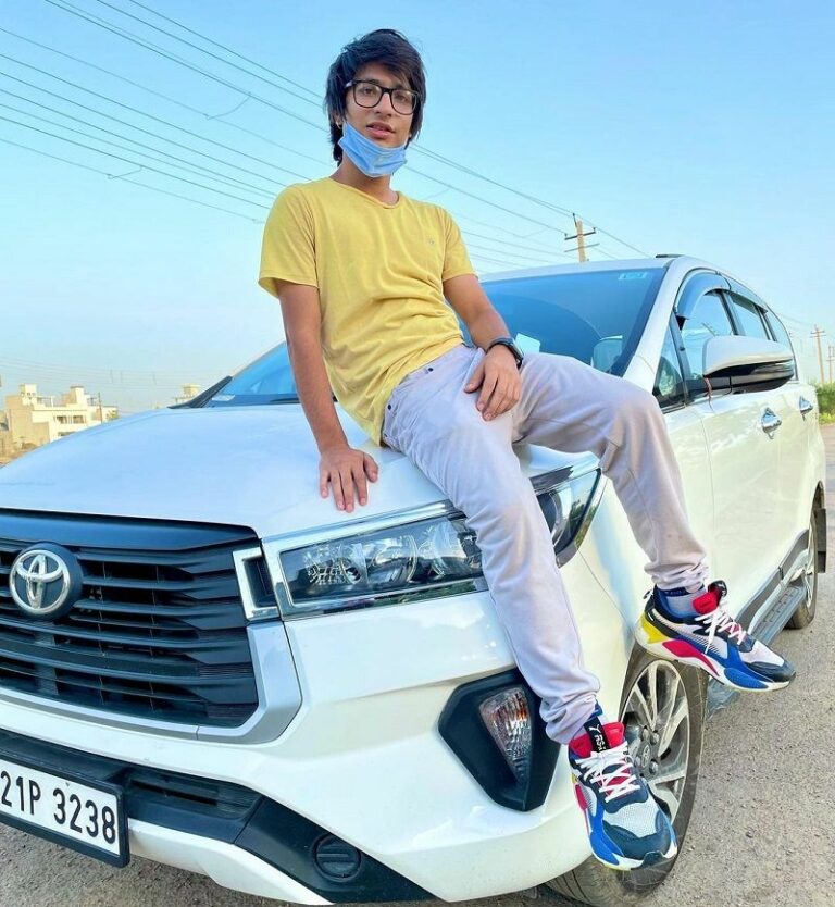 Saurav Joshi (YouTuber) Wiki, Age, Girlfriend, Family, Biography & More - WikiBio