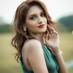 Nivaashiyni (Bigg Boss Tamil 6) Wiki, Height, Age, Boyfriend, Family ...