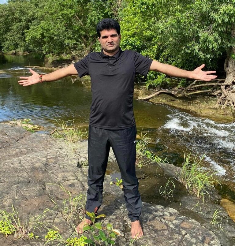 Isudan Gadhvi Wiki, Age, Caste, Wife, Family, Biography & More - WikiBio