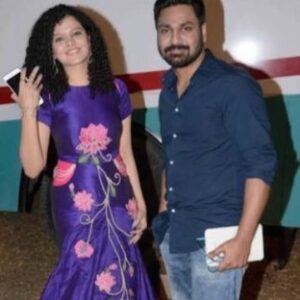 Palak Muchhal (Singer) Wiki, Height, Age, Husband, Family, Biography ...