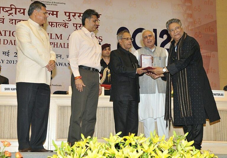 Vikram Gokhale Wiki, Age, Death, Wife, Children, Family, Biography ...