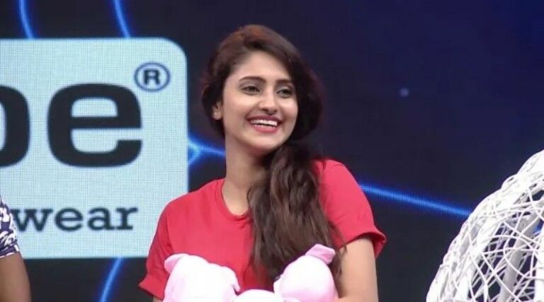 Ayesha Zeenath Wiki, Height, Age, Boyfriend, Family, Biography & More ...