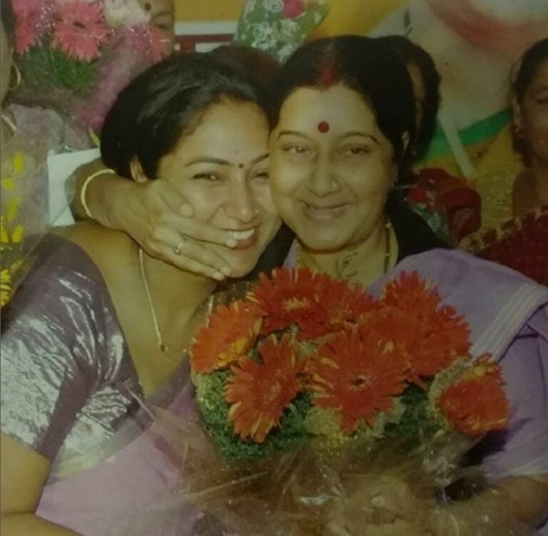 Rekha Gupta Wiki, Age, Caste, Husband, Children, Family, Biography - WikiBio