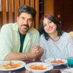 Suvinder Vicky Wiki, Age, Family, Biography & More - WikiBio