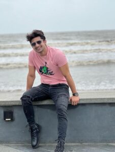 Abhishek Kumar (Bigg Boss) Wiki, Age, Girlfriend, Family, Biography ...