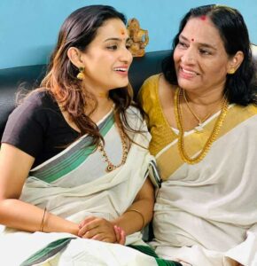 Aditi Ravi Wiki, Age, Family, Biography & More - WikiBio