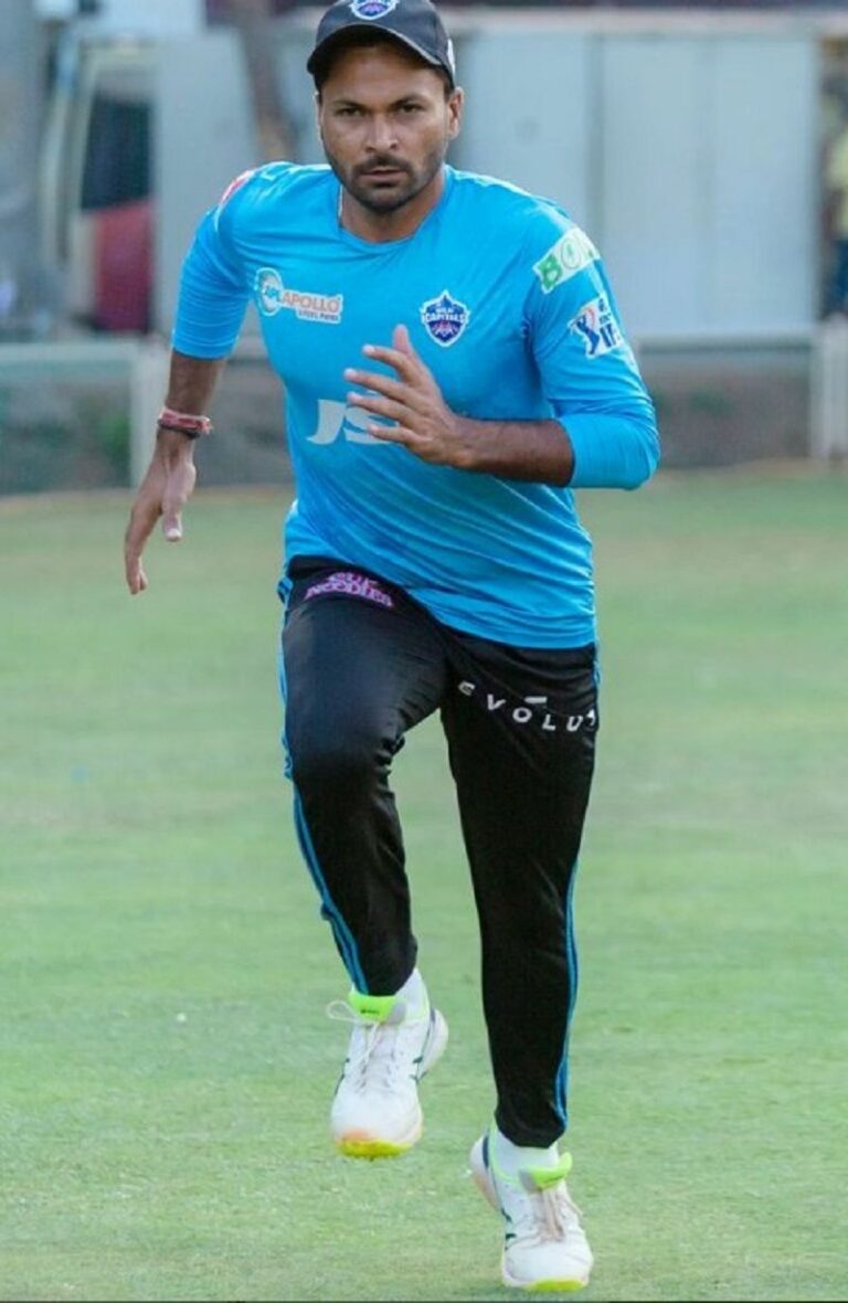 Mukesh Kumar (Cricketer) Wiki, Height, Age, Wife, Family, Biography ...