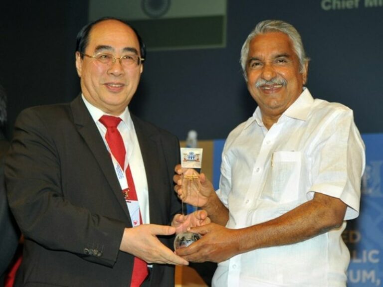 Oommen Chandy Wiki, Age, Death, Wife, Children, Family, Biography ...