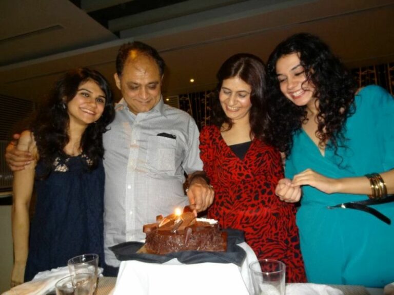 Nishaad Javeri Wiki, Age, Boyfriend, Husband, Family, Biography & More ...