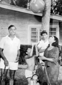 Kamini Kaushal Wiki, Age, Husband, Family, Biography & More - WikiBio