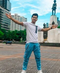 Siddharth Nigam Wiki, Height, Age, Girlfriend, Family, Biography & More - WikiBio